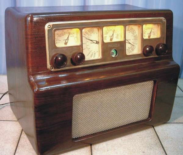 Radio Phonola 567 1940 Italy | Vintage radio, Antique radio, Retro radios